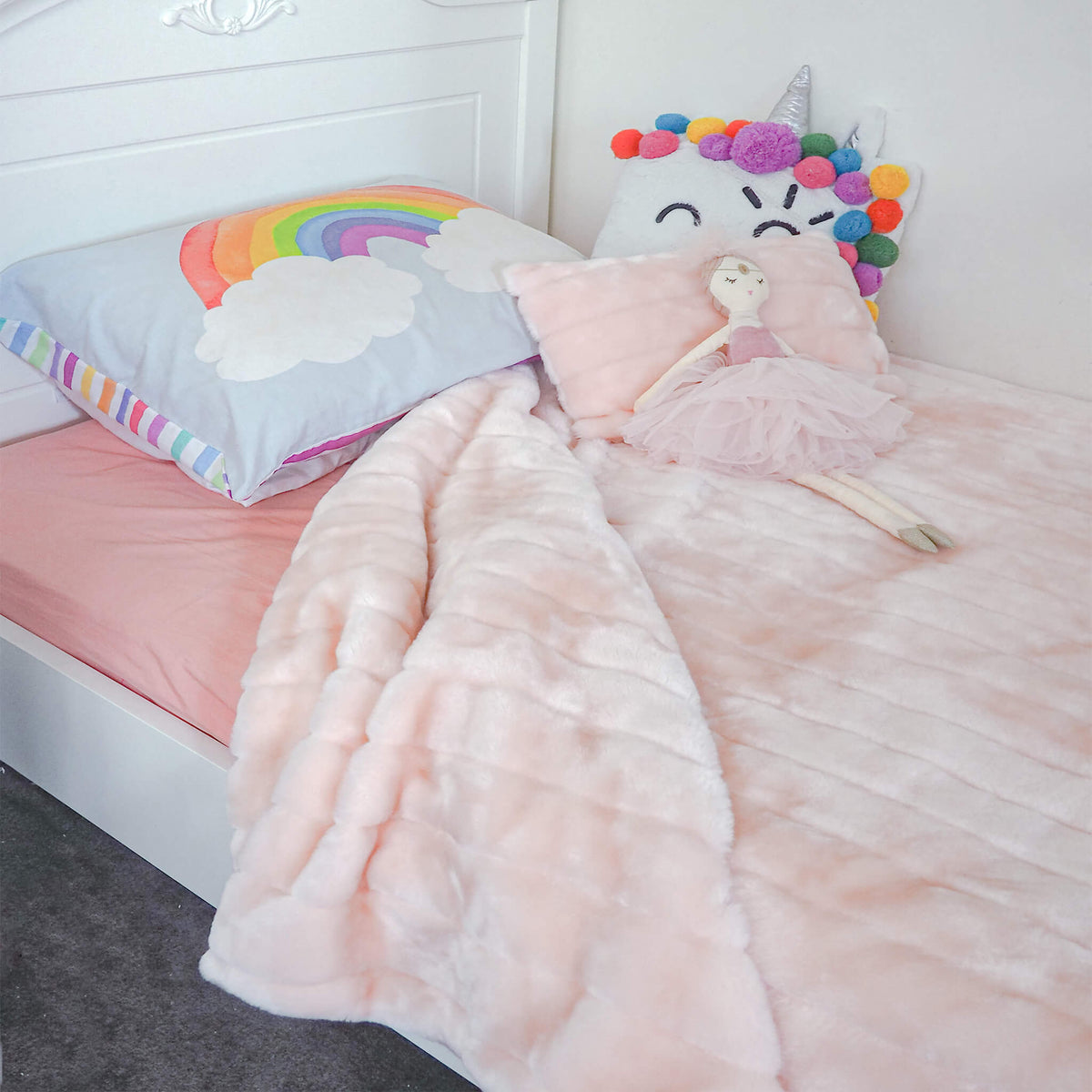 Large Faux Fur Blanket | Minimink